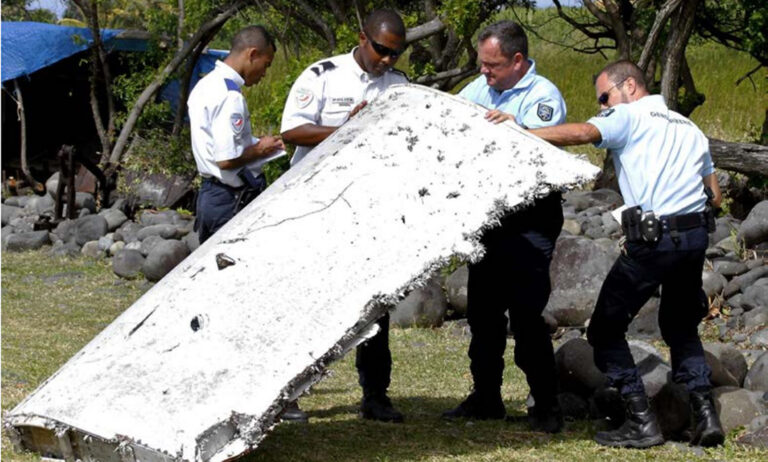 MH370 - The Science Behind the Search for Flight MH370 | Particle